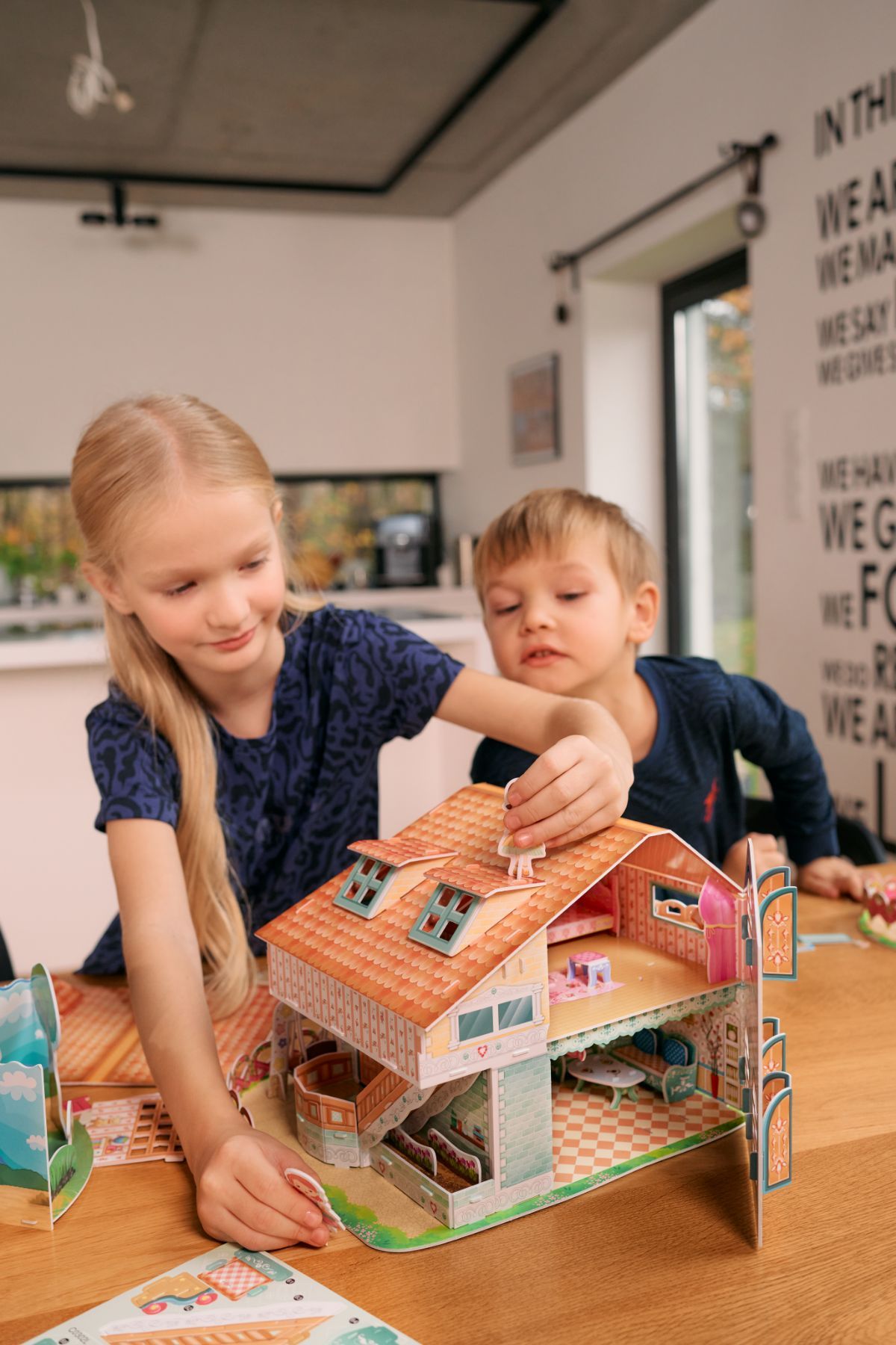 Domek dla lalek do złożenia - 1